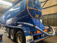 China 8.25R20/8.25R16/11.00R22.5/12.00R22.5/10.00R20 Tire 3 Axle 60m3 V Type Cement Trailer for sale