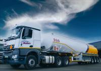 China The latest process design of CIMC is a three-axis liquid medium semi-trailer made of high-strength steel. for sale