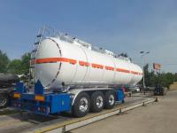 China The latest process design of CIMC is a three-axis liquid medium semi-trailer made of high-strength steel. for sale
