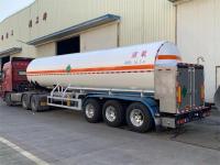 China The latest process design of CIMC is a three-axis liquid medium semi-trailer made of high-strength steel. for sale
