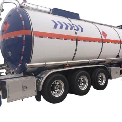 China The latest process design of CIMC is a three-axis liquid medium semi-trailer made of high-strength steel. for sale