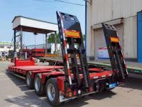 China Steel Or Aluminum Tri-axle 40/45/50/60 Tons Heavy-duty Transport Vehicle Low Flatbed Semi Trailer for sale