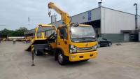 China Dongfeng Dolica 6 Speed Transmission 7.5T Tare Weight With 4 Ton Of Hydraulic Lifting Turnover Truck With Crane for sale