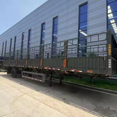 China 2 3 4 Axle Animal Transporting Stake Fence Semi Trailer for Transport Cattle Sheep Horse for sale