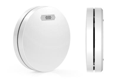 China TUYA WiFi Smoke Detector Self Checking Wireless Smart Fire Smoke Detector With Silence Button for sale