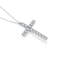China Custom 925 Sterling Silver Moissanite Cross Necklace Jewelry Pendant Brilliance cut for sale