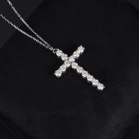 China Custom 925 Sterling Silver Moissanite Cross Necklace Jewelry Pendant Brilliance cut for sale