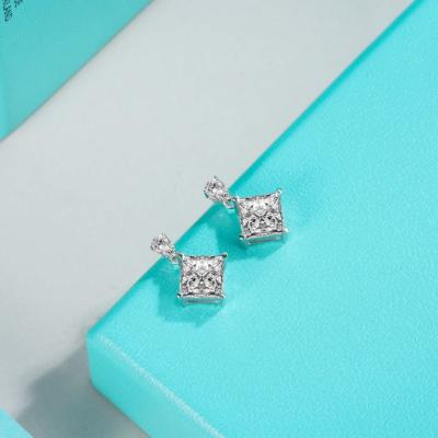 China Colorless Princess Cut 1ct Moissanite Jewelry Stud Earrings VVS1 for sale