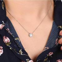 China Women 1ct Diamond Moissanite Solitaire Necklace 925 Sterling Silver OEM for sale