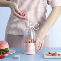 China Portable USB Rechargeable Mini Juicer Blender 350ml 7.4V 50W Wireless Charging for sale
