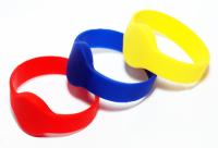 China Silicone RFID NFC Wristband with Logo Print - 860-960MHz Frequency, 10-Year Data Retention for Access Control for sale