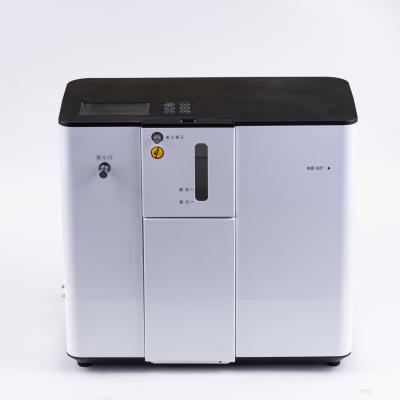 China High Purity Portable 5l Oxygen Concentrator For Medical Use 50hz for sale