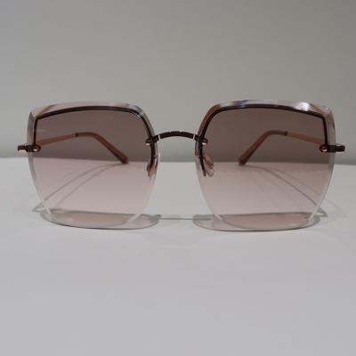 China Gold Anti Reflective Sunglasses Women Square Butterfly Shape for sale