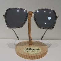 China Butterfly Anti Reflective Sunglasses Transparent , 147mm Women Polarized Sunglasses for sale