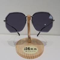 China Polygon Classic Non Glare Sunglasses For Driving Anti Reflective Metal Polarized for sale