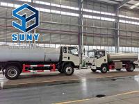 China 5000 L HOWO Smaller Stainless Steel Water Tanker Truck 4x2 Milk Tanker Transport Vehicle for sale