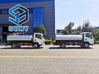 China 5000 L HOWO Smaller Stainless Steel Water Tanker Truck 4x2 Milk Tanker Transport Vehicle for sale