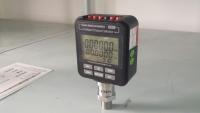China HS602 Intelligent Pressure Calibrator 0.025% F.S Accuracy 2500 bar 1/4NPT M Connector for sale