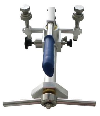 China Portable Pneumatic Hand Pump Calibrator Pressure Generator 60bar 0.05% F.S for Air Media for sale