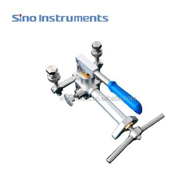 China HS702 Portable Pneumatic Pressure Test Pump for Various Industrial Applications for sale