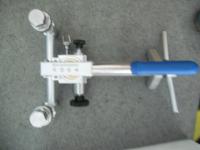 China HS703 Pneumatic Comparison Test Pump 60bar Air Media 2.6kg Portable Calibration for sale