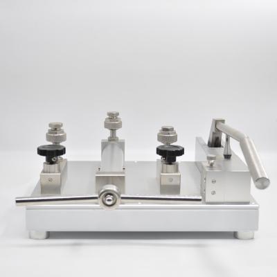 China 0.95-140bar Pneumatic Comparison Pump with Output Interface Connection M20X1.5Fx2 14Kgs for sale