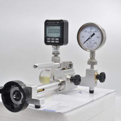China Manual Hydraulic Pressure Hand Pump 700 bar HS705 for Transformer Oil Pressure Gauge Calibration for sale