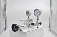 China Manual Hydraulic Pressure Hand Pump 700 bar HS705 for Transformer Oil Pressure Gauge Calibration for sale