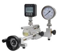 China HS705 Hydraulic Pressure Transducer Calibrator 0-700 bar Oil Medium 5kgs for sale