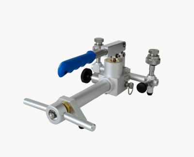 China Handheld Pressure Calibrator Pump 60bar Portable Pressure Calibrator 0.05% F.S Accuracy for sale