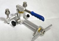 China ISO Certified Manual Air Pressure Calibration Pump 40bar 60bar for Industrial Use for sale