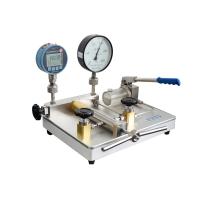China Hydraulic Pressure Calibration Pump 1400bar Stainless Steel Bench Top Pressure Comparator for sale