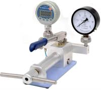 China Manual Pneumatic Air Pressure Calibrator -0.95 to 60 bar 0.02% F.S Accuracy for sale