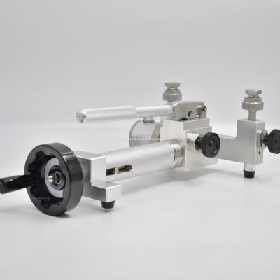 China HS705 Hydraulic Pressure Comparison Pump 0-700 Bar Stainless Steel Portable Calibrator for sale