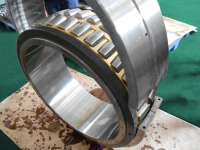 China Large size split spherical roller bearing BS2B243262 for sale
