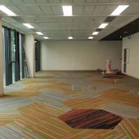 China Commercial Room Plush Printed Luxury Carpet Tiles 50x50 60.96x60.96 Tile Hotel Carpet for sale