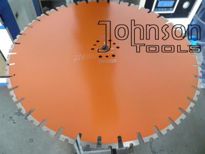China 650mm Diamond Wall Saw Blade 4.4mm Segment for Natural Stone Cutting Long Life for sale