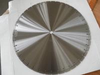 China 600mm Diamond Road Saw Blade for Concrete and Asphalt Cutting - 4.4mm Segment Thickness with Laser Welding for sale