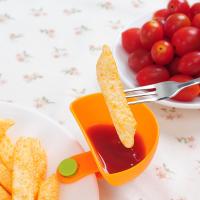 China 10g Vinegar Tomato Dip Clips Seasoning Dish Plastic Dip Clip Bowl For Plate Holder for sale