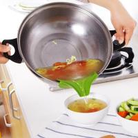 China Kitchen Gadgets Silicone Anti-Spill Leak Pot with Round Mouth Edge Deflector 20g for sale
