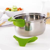 China Kitchen Gadgets Silicone Anti-Spill Leak Pot with Round Mouth Edge Deflector 20g for sale