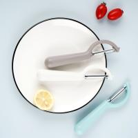 China Good Grip Swivel Blade Vegetable Peelers for Perfectly Peeled Fruits Vegetables 38g for sale