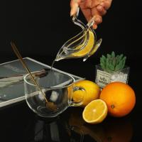 China Portable Transparent Fruit Juicer Acrylic Manual Lemon Slice Squeezer for Citrus Fruits for sale