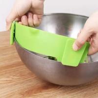 China Clip On Strainer for Pots Pan Fits All Pots and Bowls Silicone Kitchen Strainer for sale