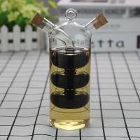 China Convenient Glass 2 in 1 Separator Oil Water Sauce Pot for Kitchen 350ml 100ml Capacity for sale