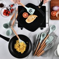 China Outdoor Custom Logo Wooden Handle Espatulas Silicone Kitchen Utensil Spatula Set with Storage Bucket for sale