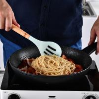 China Outdoor Custom Logo Wooden Handle Espatulas Silicone Kitchen Utensil Spatula Set with Storage Bucket for sale