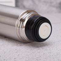 China Enjoy Hot or Cold Drinks Anywhere with Our American Style Triple Wall Thermos Flask for sale