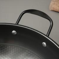 China Minimalist Style Non Stick Honeycomb 34cm Pure Iron Frying Wok Sustainable and Durable for sale