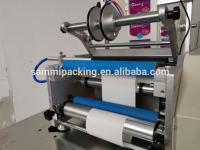 China Multifunctional Desktop Labeling Machine Applicator For Round Wine Bottle for sale
